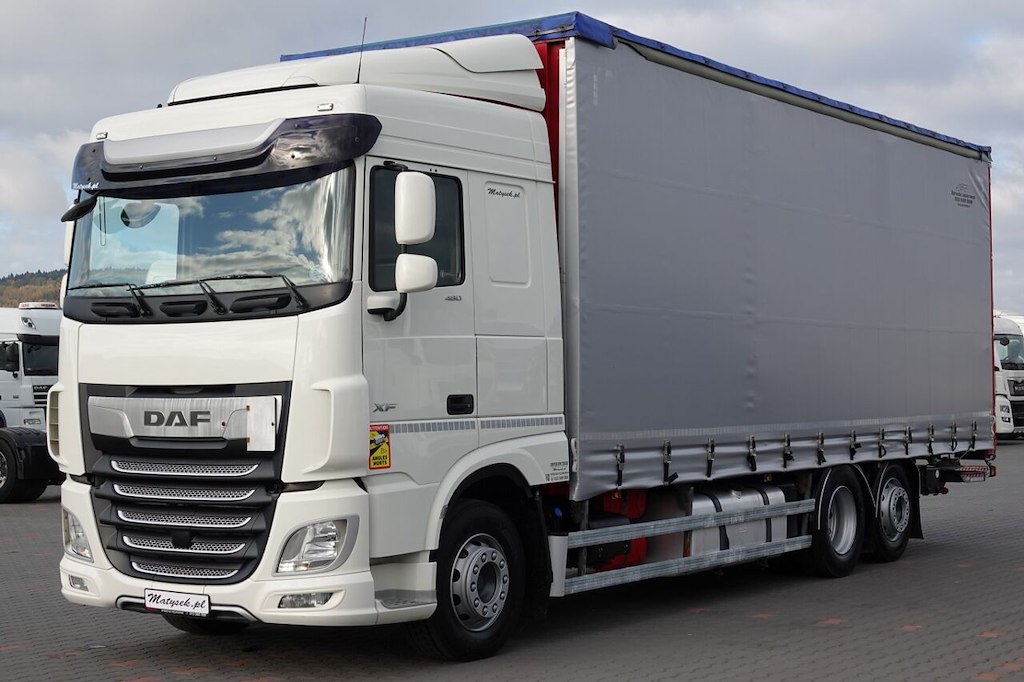 DAF XF 480 / 6x2 / SOLÓWKA - 8,1 m / WINDA ZAŁADOWCZA / OŚ PODNOSZON kamion sa klizna zavesa cerada