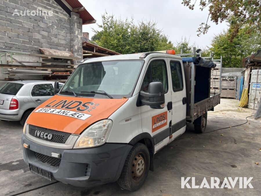 Prodaje se IVECO Mandskabsvogn Iveco kamion s ravnom platformom < 3.5t na aukciji