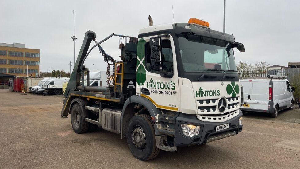 Prodaje se Mercedes-Benz AROCS 1824 BLUETEC 6 podizač kontejnera na aukciji