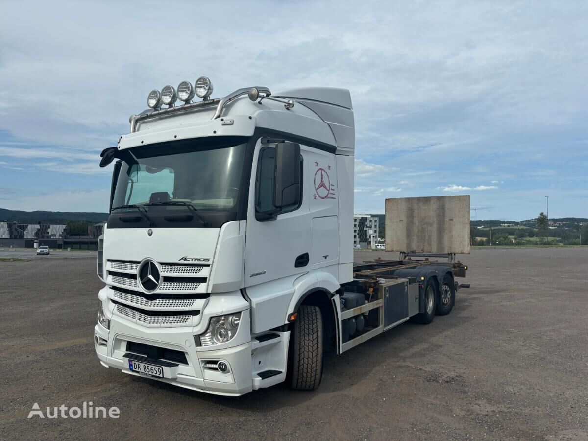 Prodaje se Mercedes-Benz Actros vozilo za prevoz kontejnera na aukciji