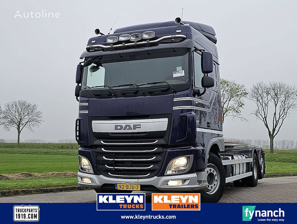 DAF XF 510 6x2 fan steeraxle kamion sa kukom za podizanje tereta