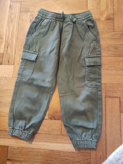 Zara pantalone vel 98