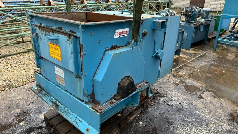 Seckalica za drva
HBS Bark shredder 840-44-EU