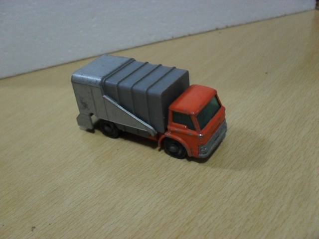 MATCHBOX - REFUSE TRUCK