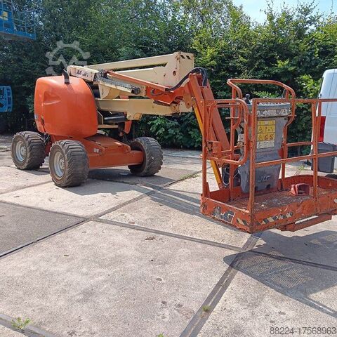 Artikulisan teleskopski bum lift
JLG 450AJ