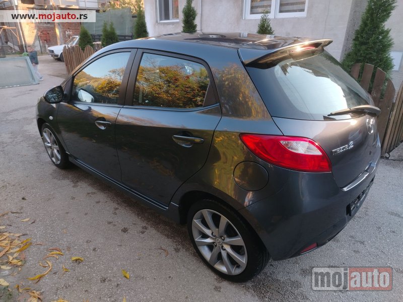 Mazda 2 SPORT