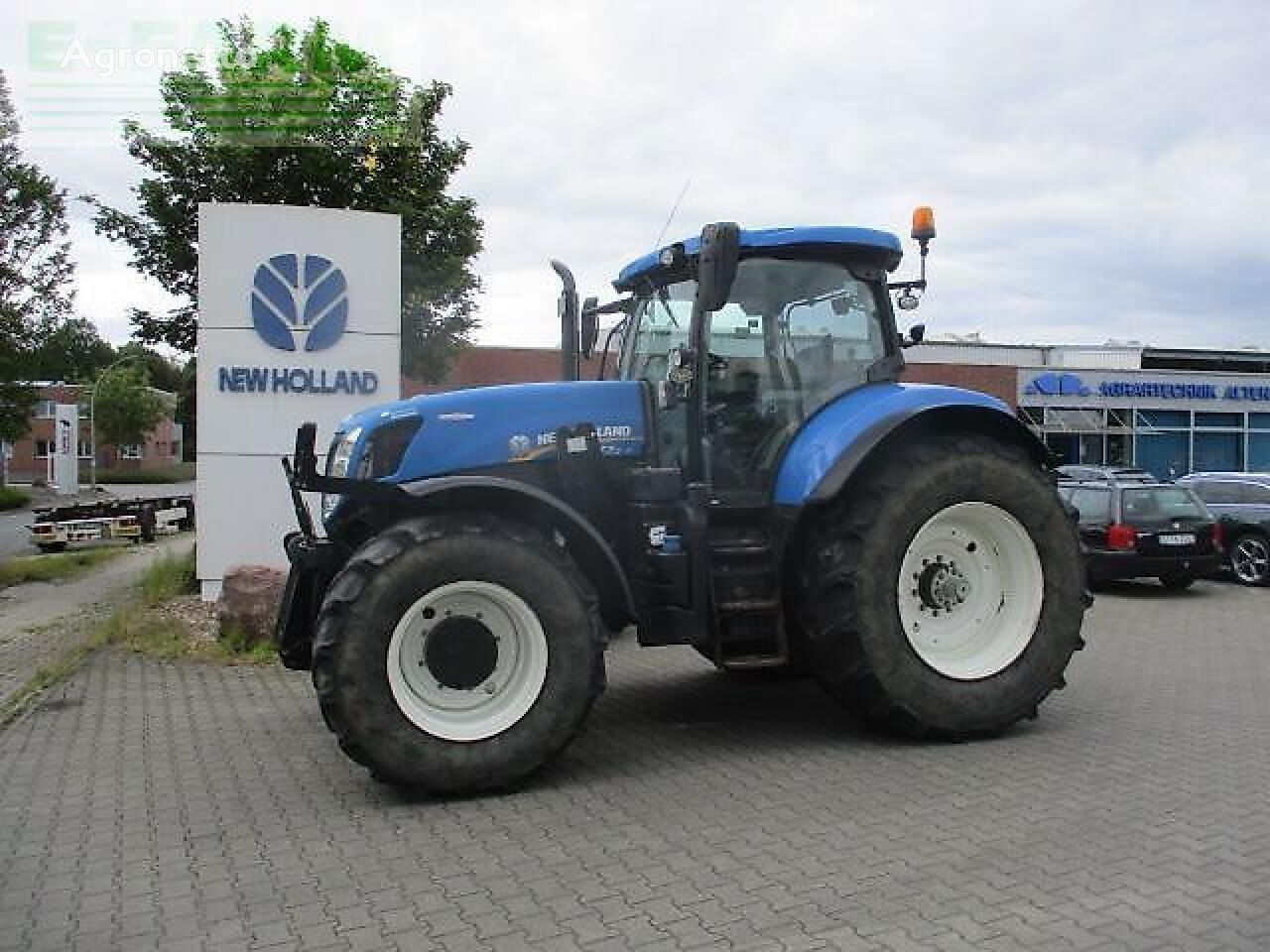 New Holland t7.220 ac traktor točkaš