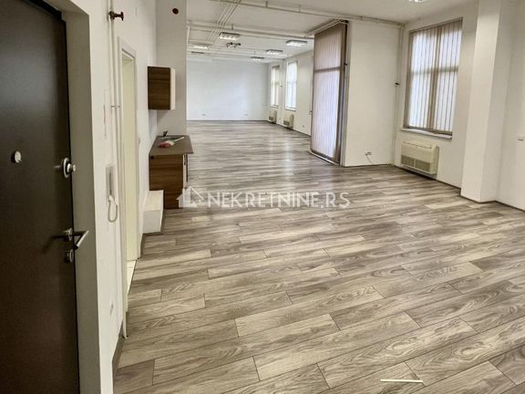 Poslovni prostor 170m2, open space 1077-1