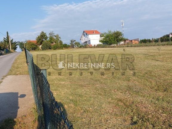 Plac u Sopotu, naselje Babe - površina 2143 m2, ostalo građevinsko zemljište sa građevinskom dozvolom i priključkom vode