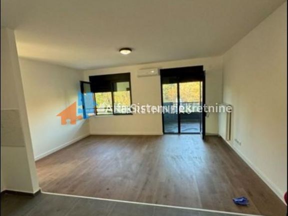 Voždovac, Banjica, 3.0 stan, 80m2, 850 EUR, ID 51226