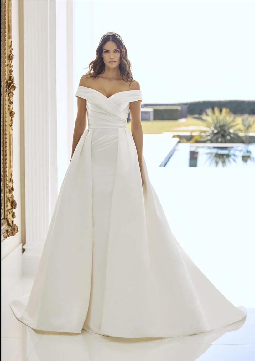 Pronovias / DIMITRA