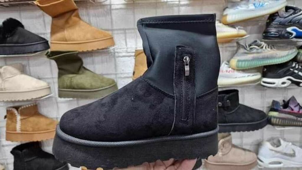 Ugg mini čizme, bоја - Crna, 41