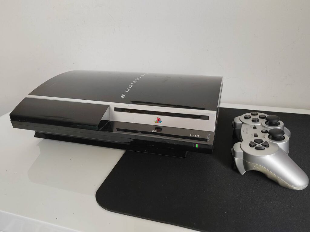 Sony PS3, FAT, 160 GB HDD, čipovan. Malo je korišćena konzola