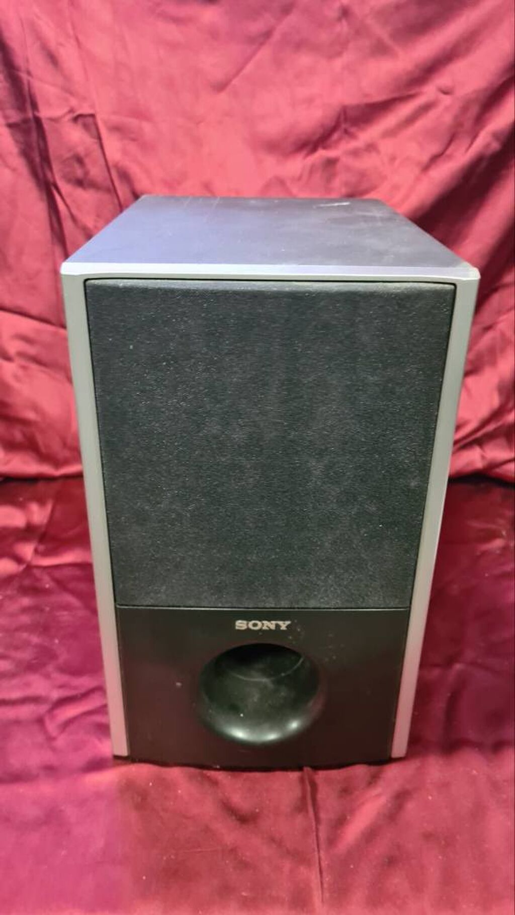 Sony subwoofer Model SS-WS83 Stanje mozete videti na slikama