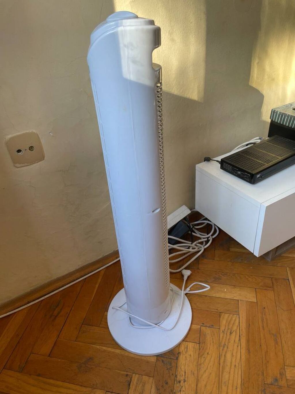 Stubni ventilator kao nov, samo otpakovan i upaljen jednom. Snaga 45