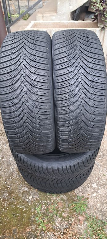 185 60 R15 Hankook. Prodajem dve polovne zimske auto gume dimenzije