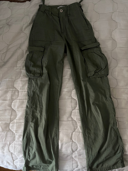 Bershka zvonaste cargo pantalone