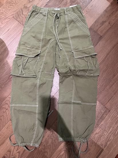 Zara pantalone cargo maslinaste