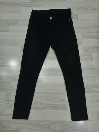 Crne pantalone 29 vel