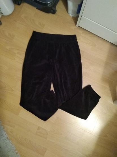 Tople plisane pantalone, trenerke