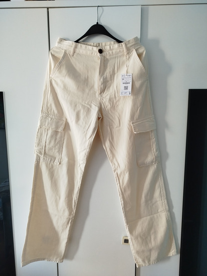 Stradivarius kargo pantalone NOVO