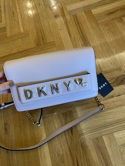 DKNY NOVA TORBA SA ETIKETOM