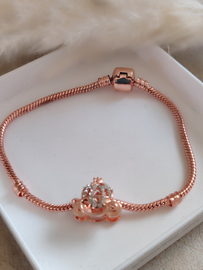 Narukvica rose gold sa priveskom