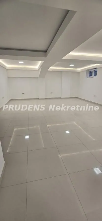 Izdavanje, poslovni prostor, 66m2, Crveni Krst, Beograd