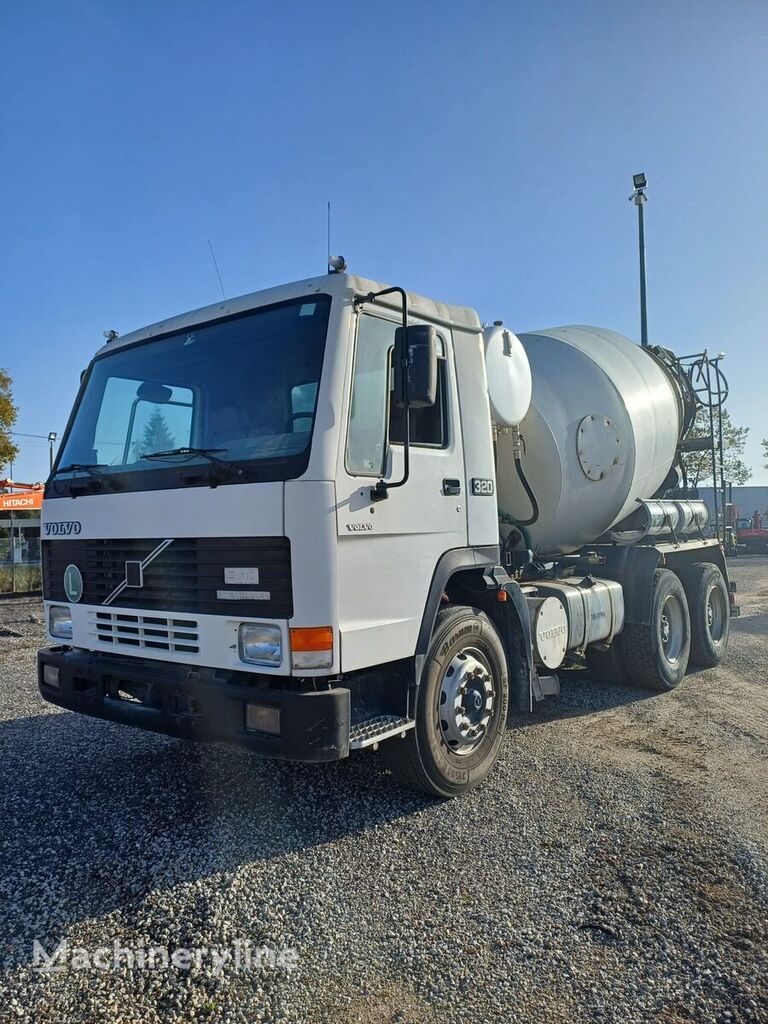 Volvo FL10 kamion s mešalicom za beton