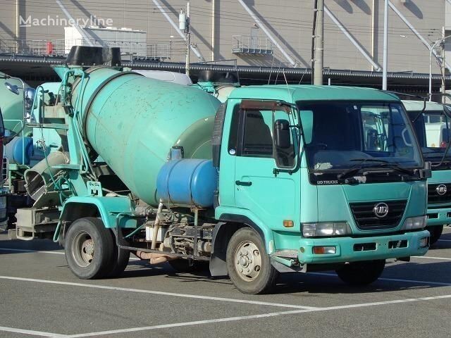 Nissan CONDOR kamion s mešalicom za beton