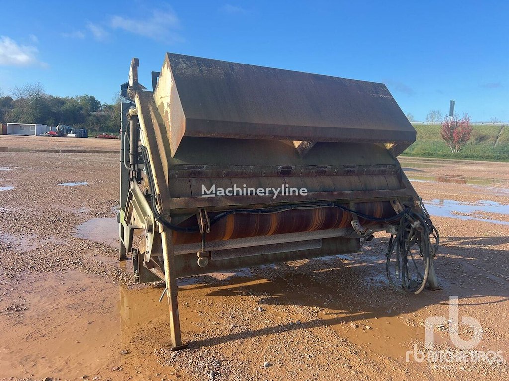 Prodaje se Secmair GPB 14000 Gravilloneur Gravel Spreader posipač šljunka na aukciji