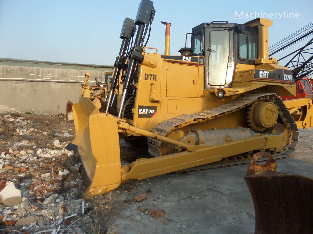 Caterpillar D7R buldožer