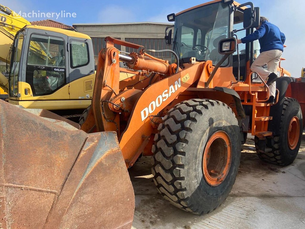 Doosan DL300 prednji utovarivač