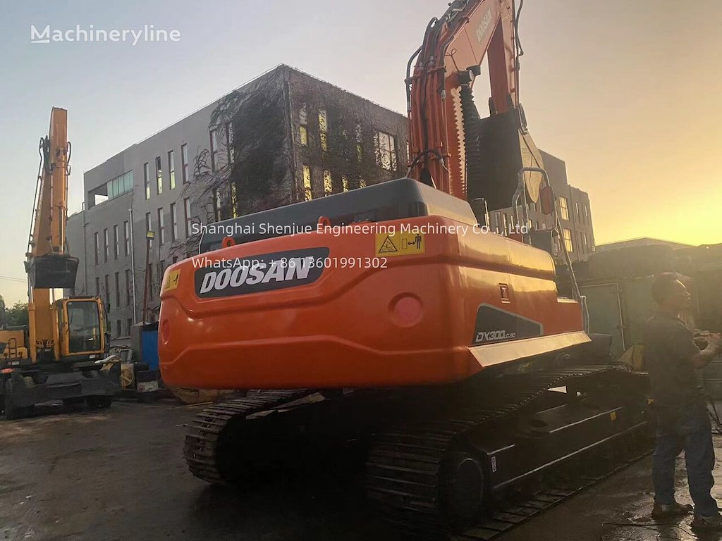 Doosan DX300LC bager guseničar