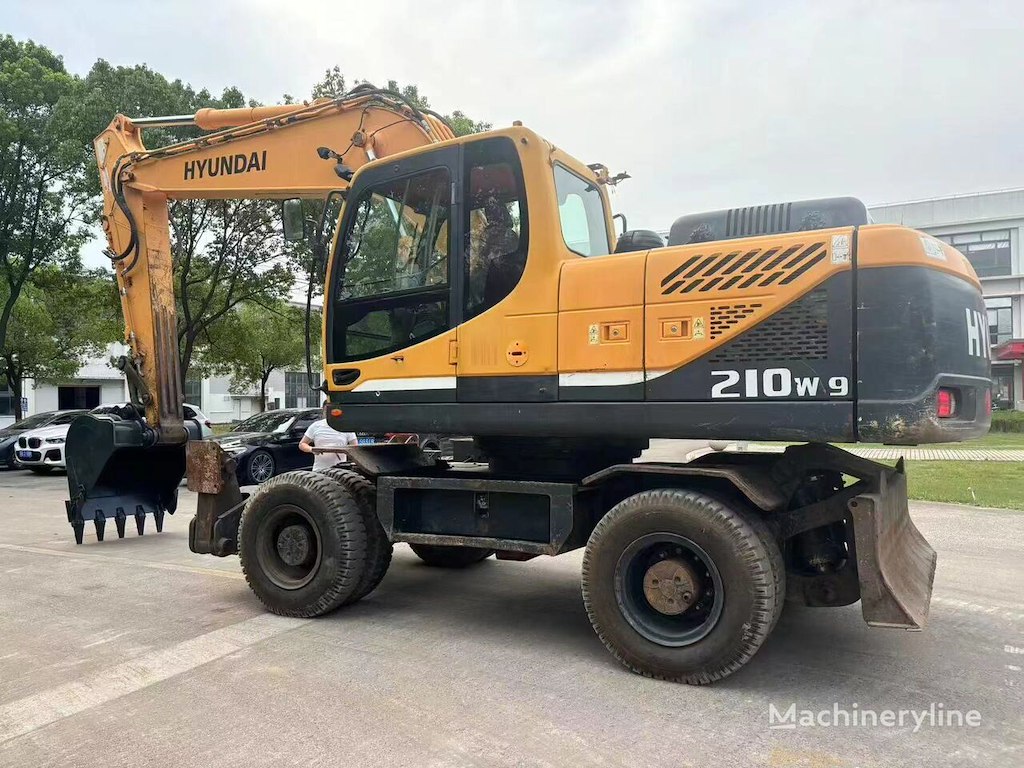 Hyundai R210W-9 bager točkaš