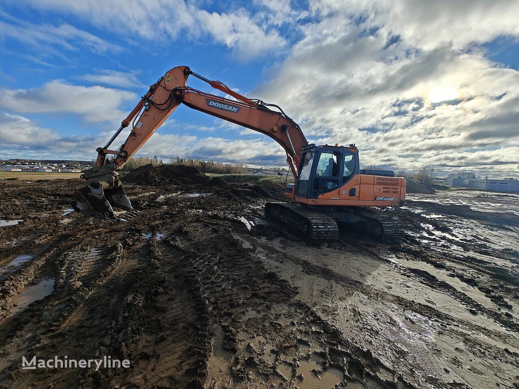 Doosan DX225LC-3 bager guseničar