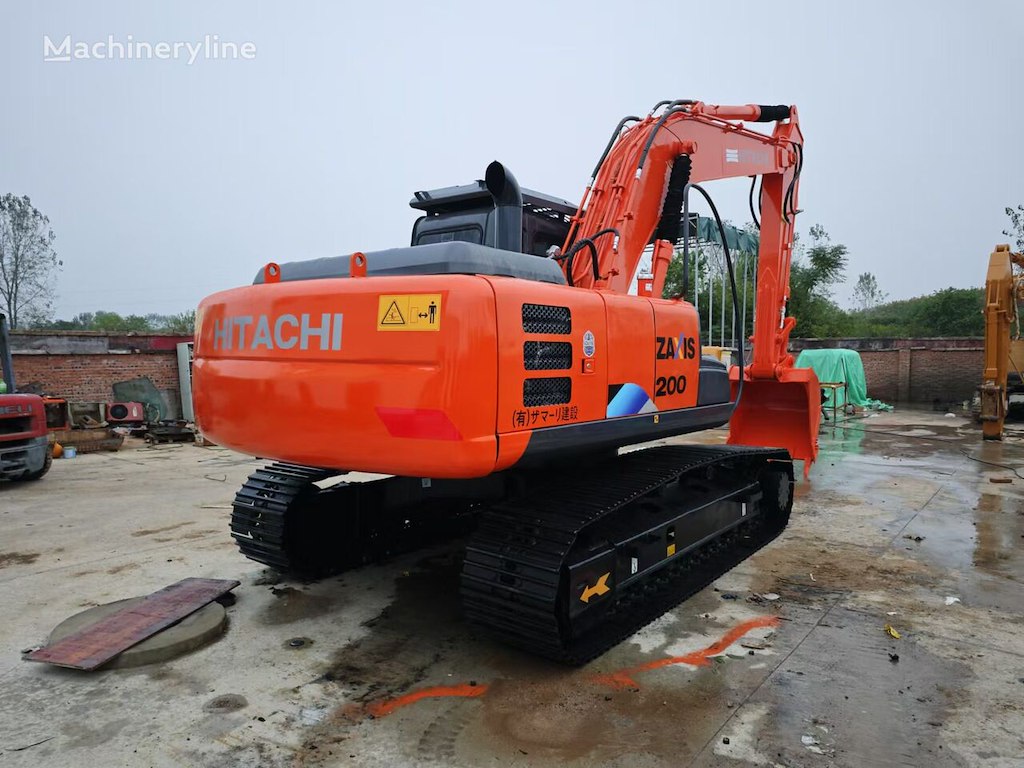 Hitachi ZX200 bager guseničar