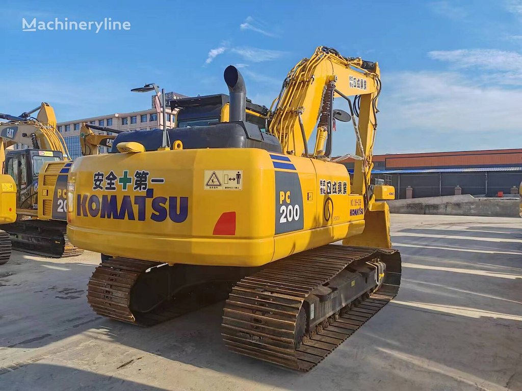 Komatsu PC200-8 bager guseničar