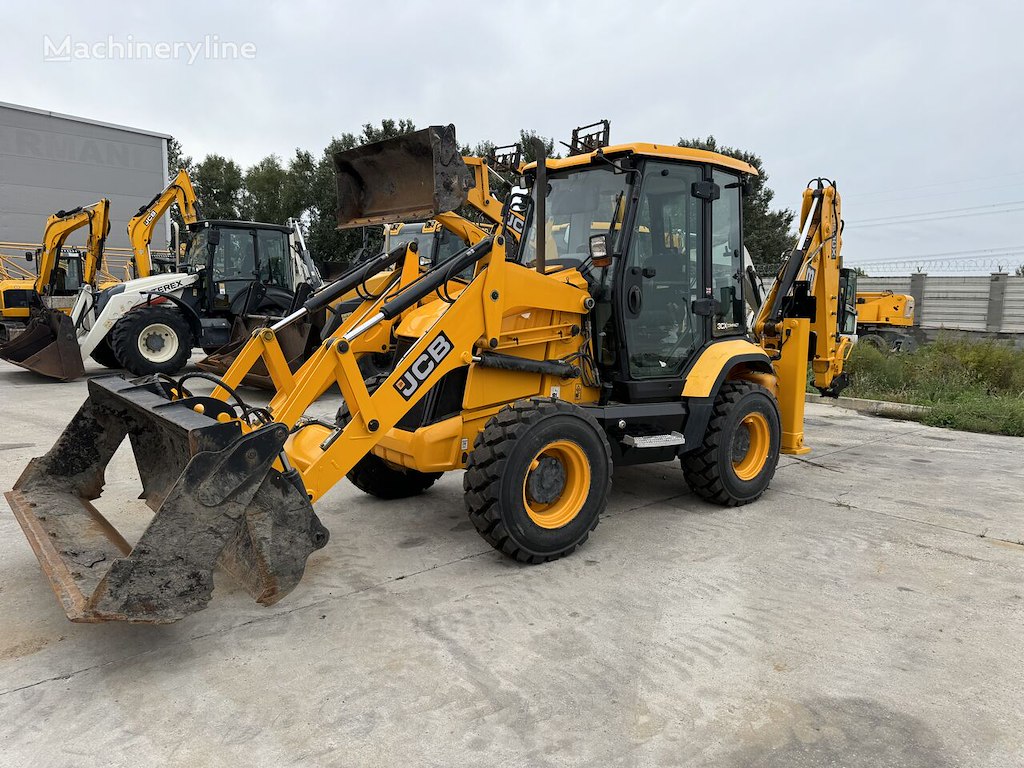 JCB 3CX / compact with hammer bager-utovarivač