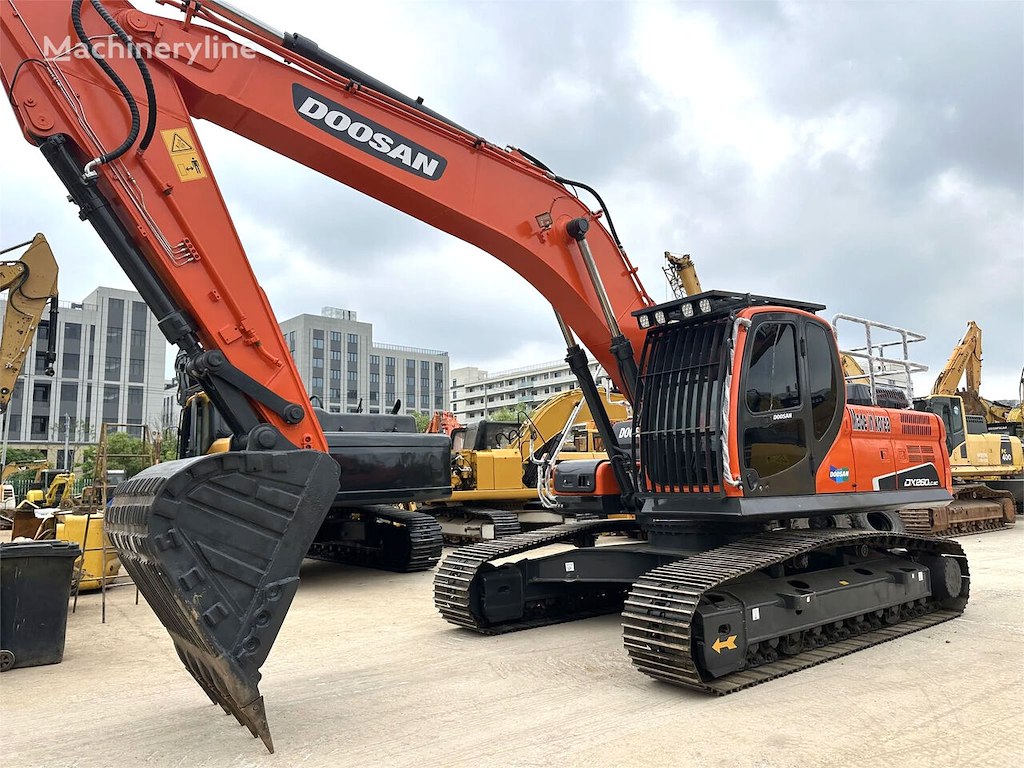 Doosan DX260 DX300 bager guseničar