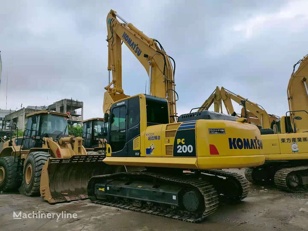 Komatsu PC200-8 bager guseničar