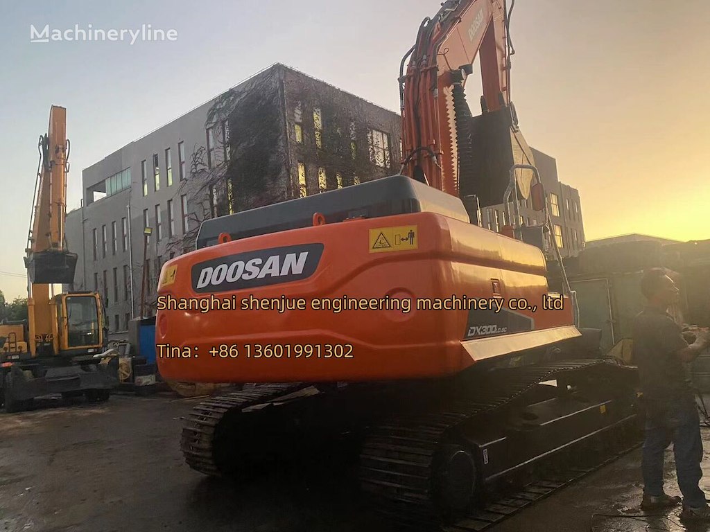 Doosan DX300LC bager guseničar