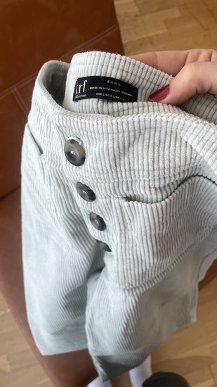 Zara pantalone od somota A kroja