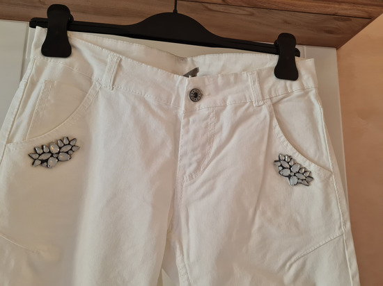 Nove bele pantalone Italija S