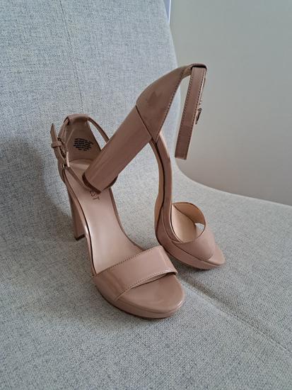    Nine West Nude Sandale