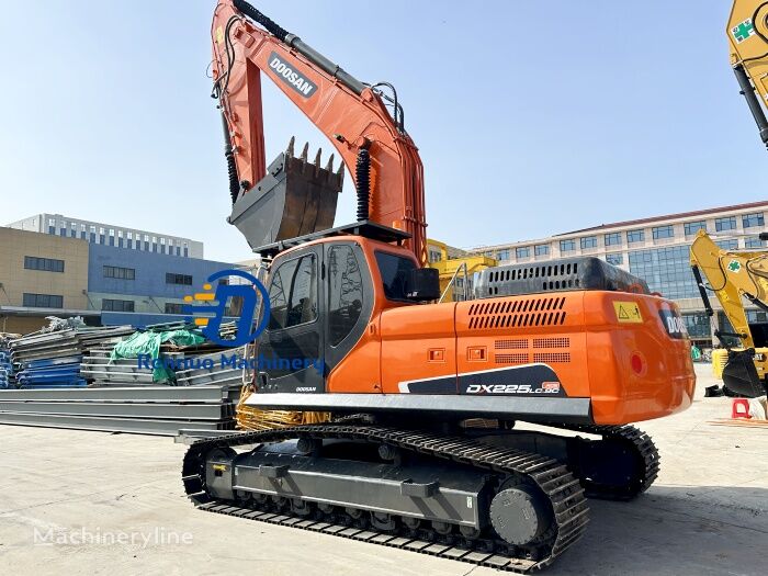 Doosan DX225 bager guseničar