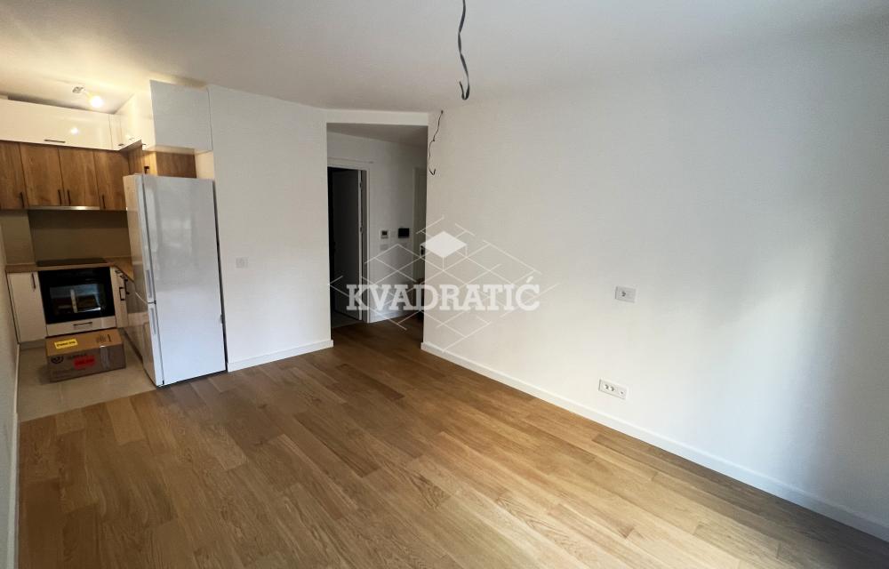 Crveni krst, Novogradnja, 39m2, 1.5, terasa 800 €