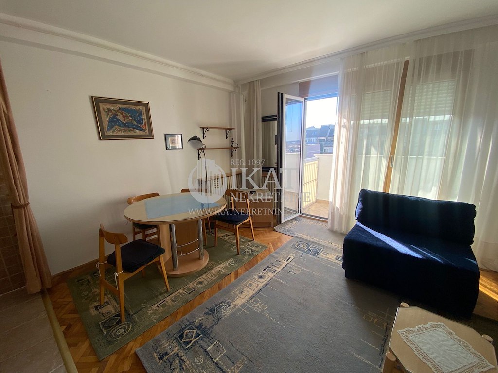 Vračar, Crveni krst 28m2 kod pozorišta ID#3830 450 €