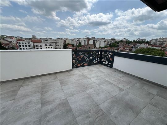 Penthouse 149m2, dva garažna mesta u ceni