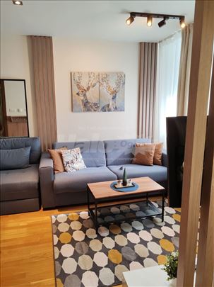 Prodajem apartman u compleksu brzece centar apartm